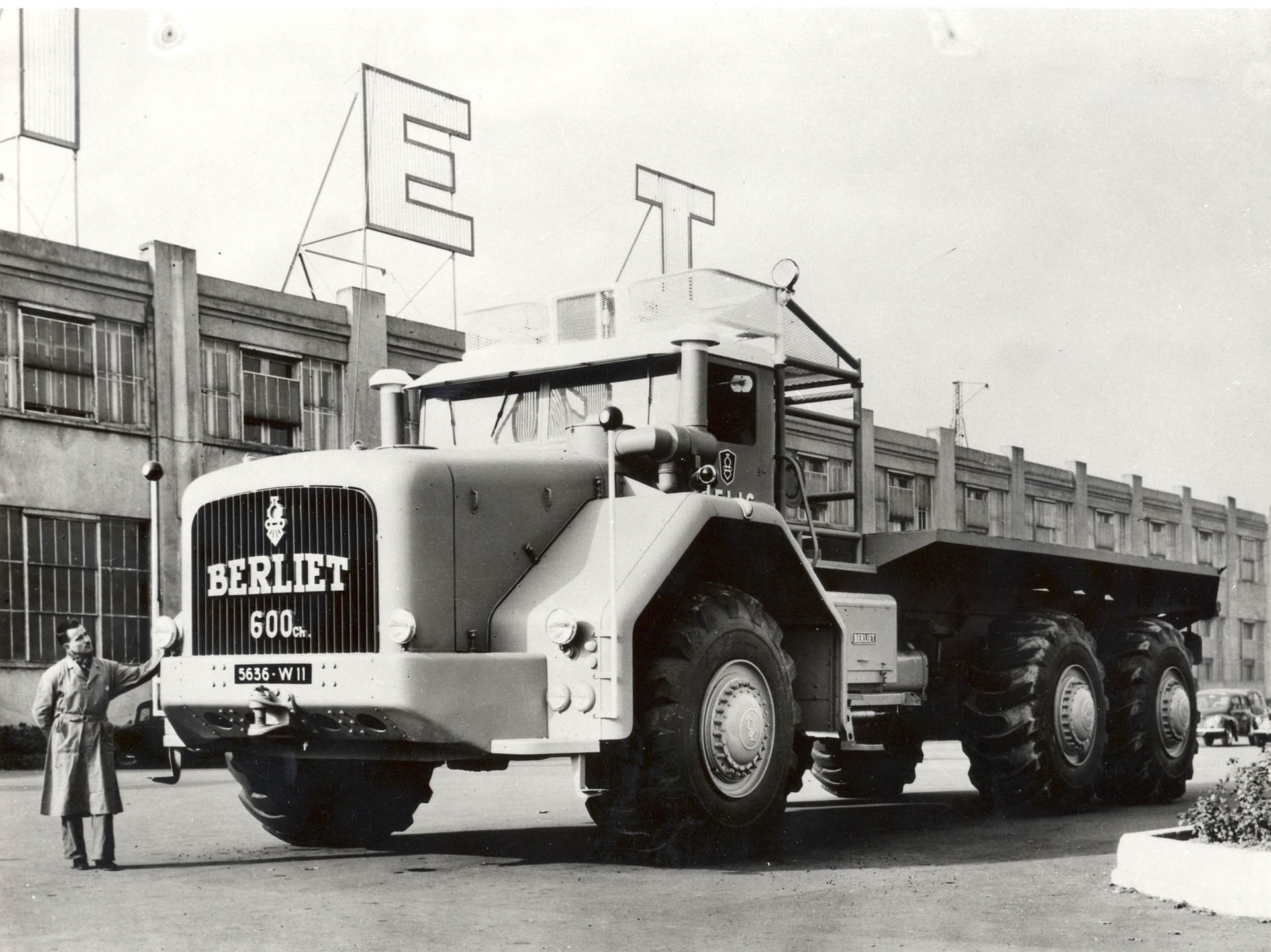 Il y a 60 ans, le Berliet T100 – lov4wheels